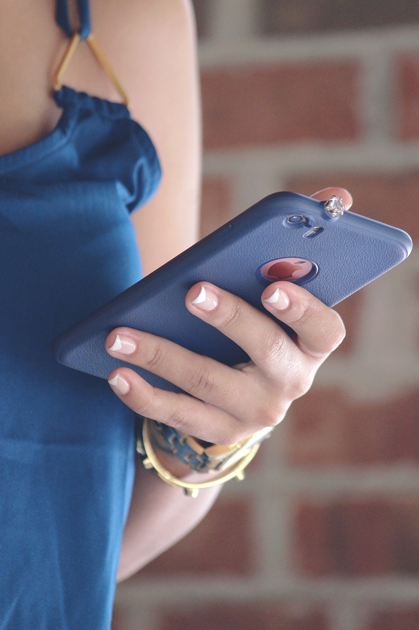 The Global Pandemic and Cell Phone Tracking - The Canadian Internet Society